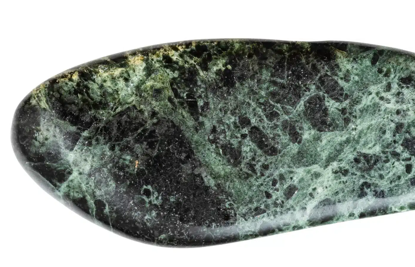 Serpentine : transformez-vous avec cette pierre naturelle puissante